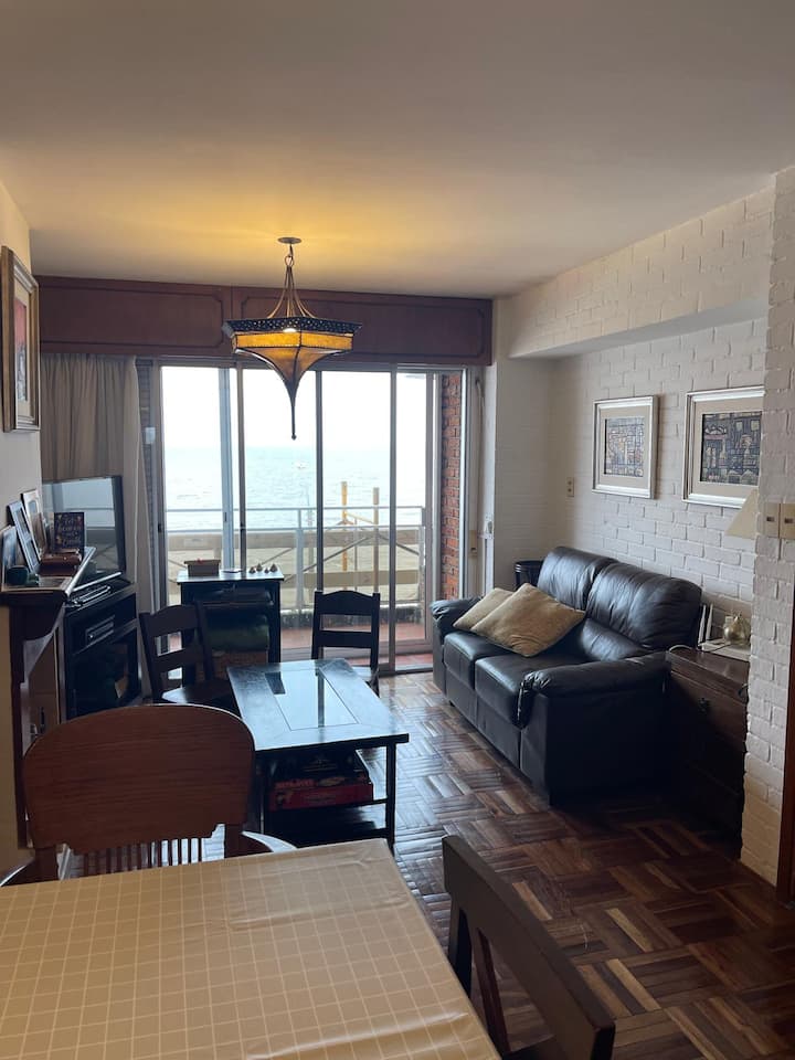 Departamento Frente Al Mar. Espectacular Vista. - Montevideo
