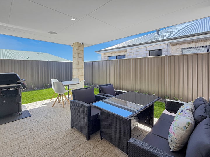Family 4-bed Retreat Near Mindarie Marina - Mindarie