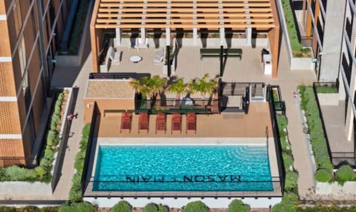 Luxury High-rise | City Views Pool Gym - Fairfield