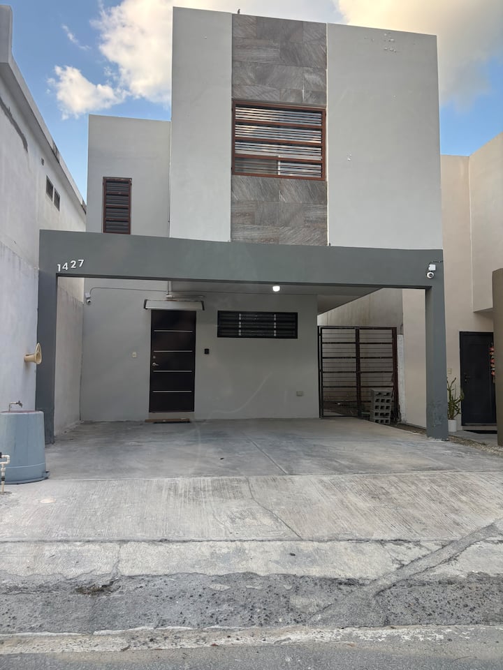 Casa Completa Cerca Del Aeropuerto | 3 Recámaras - Guadalupe, Mexico