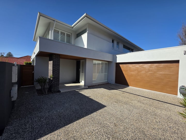 4br Beach Home With Pool I Jetty Rd I Sleeps 8 - Glenelg