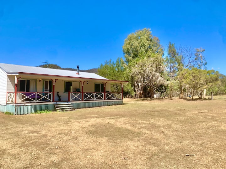 Quaint Country Cottage, On Quiet & Relaxing Farm - Toogoolawah