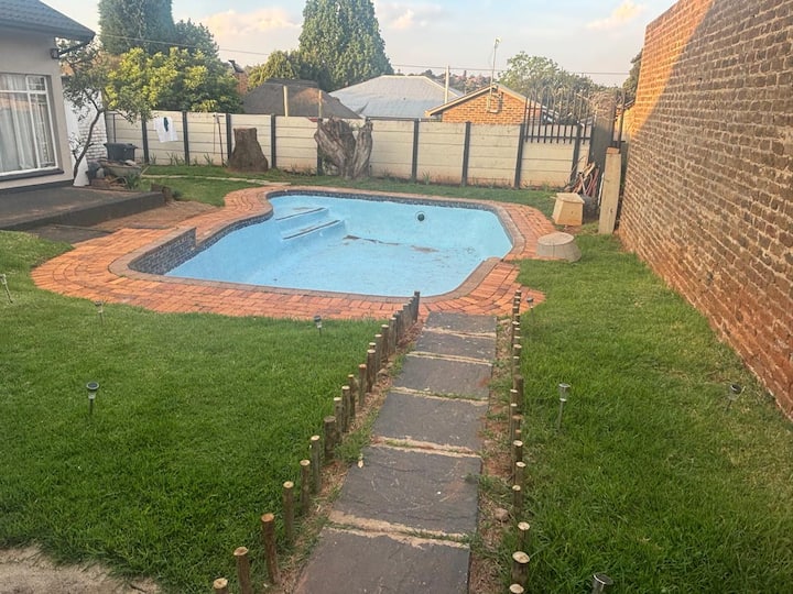 The Hush House, Guest House - Krugersdorp