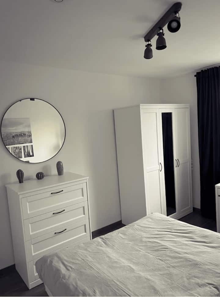 Charming 3 Br Apartment Near Willy-brandt-platz - Frankfurt am Main