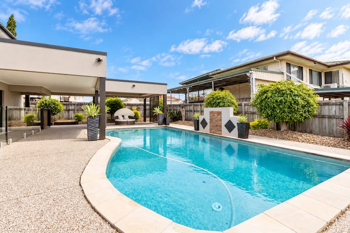 Family Pool Retreat Near Moreton Bay - Redcliffe