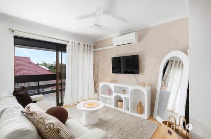 A Slice Of Europe In The Heart Of Brisbane - Milton, Australia