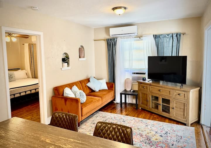 King Size Bed- 1bd 1ba - 8 Min To Downtown & Pier - St. Petersburg, FL