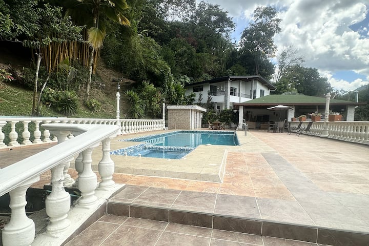 Finca Familiar Para 16, Piscina, Jacuzzi Y Sauna - Kolumbia