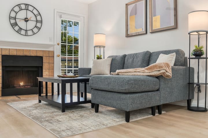 Charming Plano 2br | Free Wi-fi | Pool & Gym - Plano, TX