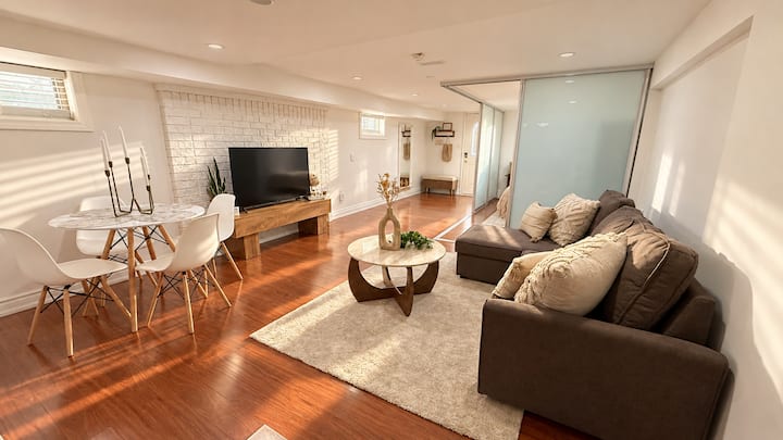Casa Del Jo | Boho Retreat  Office + Free Parking - Toronto, ON