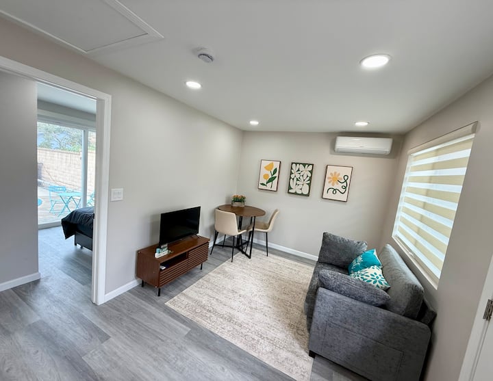 Brand New Single Luxury Poolside Cottage - Pasadena, CA