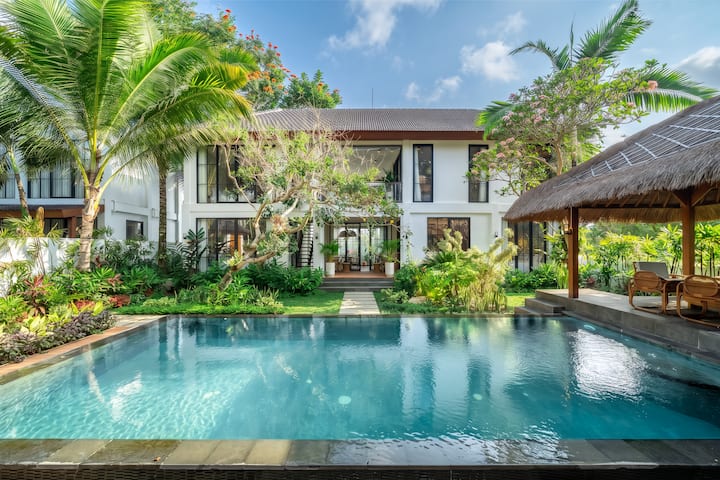 Elegant 5br Villa In Tropical Ubud With Pool+patio - Australië