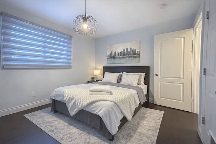 Executive Urban Retreat - Apartment With Balcony - Brampton