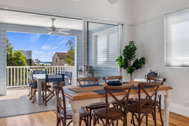 Hamptons Beach House - Surf, Brewery & Cafés - Caloundra