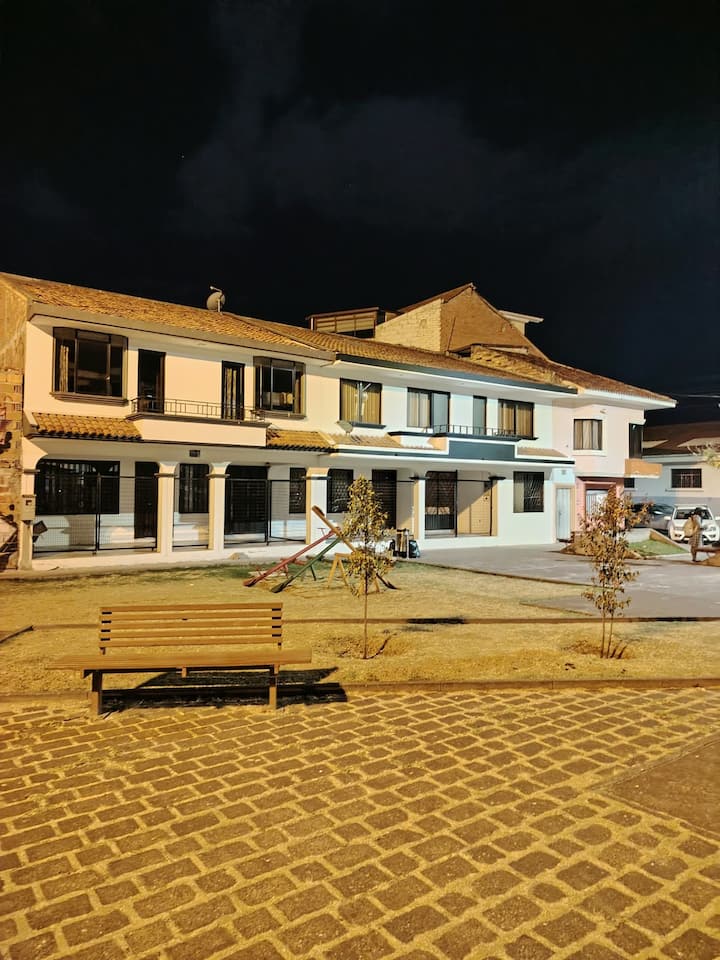 Centro Historico Casa Con 19 Camas - Cuenca, Ecuador