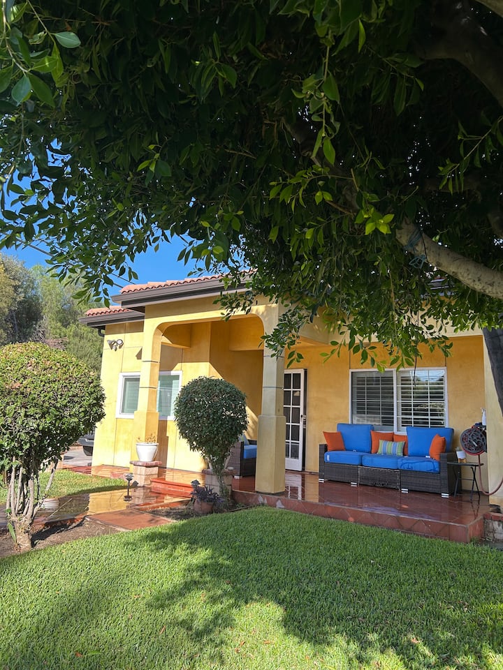 Cozy Stay With Recliners, Wi-fi & Outdoor Lounge - Monrovia, CA