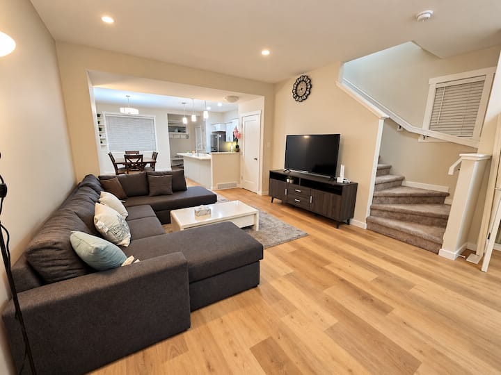 3br/2.5ba | Free Parking, Wifi, Kitchen & Laundry - Regina