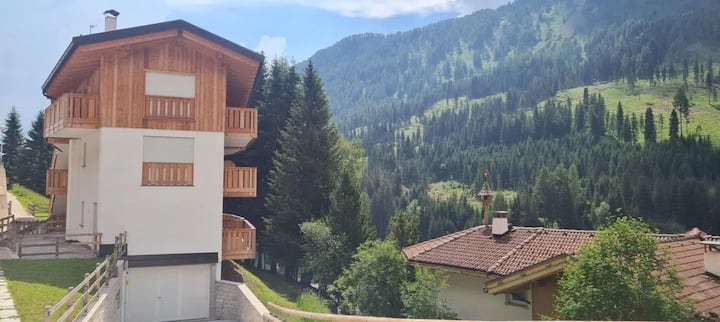 Cozy Alpine Apartment With 4 Bedrooms - 코르바라