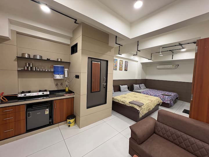 Studio, Gotawala Mansion - Surat