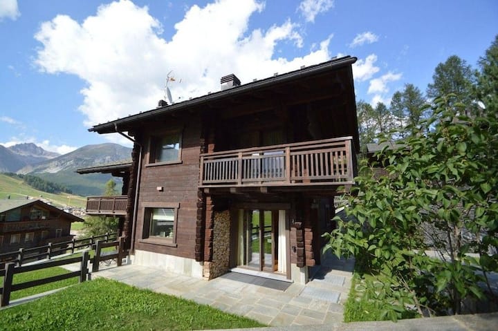 Cozy Alpine Chalet With Private Garden - Livigno