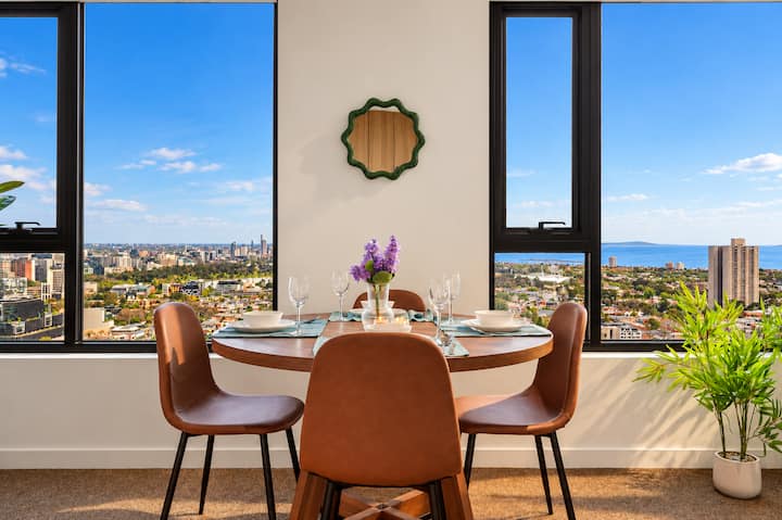 Panorama | 2br With Crown & Bay Views | Pool & Gym - Australia