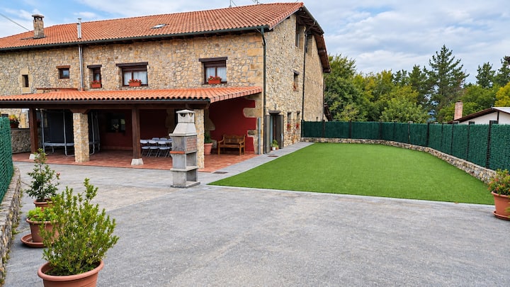 Caserío Otsuene | Rural, Jardín Y Porche - País Vasco
