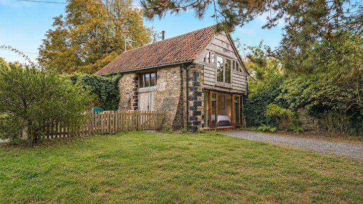East Barn, 2-bed Rural Retreat Near Bath. - Brístol