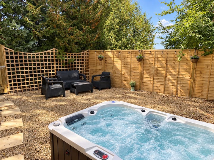 Shire Barn Cotswolds Farm Stay - Hot Tub And Pool - Burford, UK