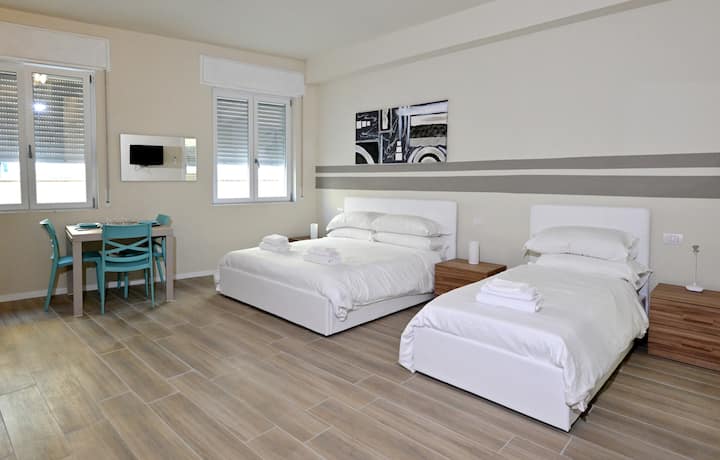 Camera Con Tre Posti Letto E Cucina - Piacenza