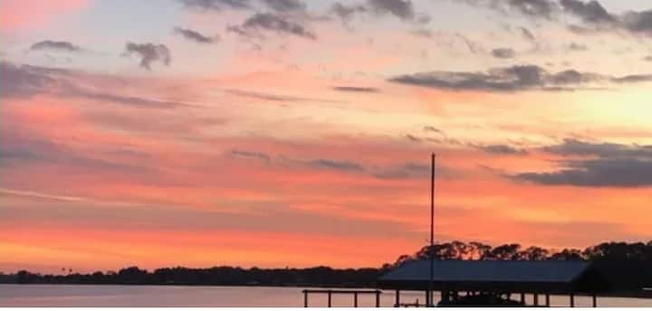 Direct Lake Dora View Private Entrance Apartment - Mount Dora, FL