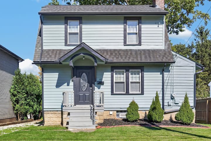 The Cozy Cottage | Cuyahoga Falls | Big Yard - Hudson, OH
