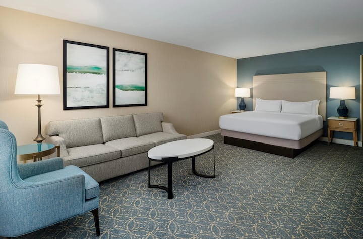 Luxury 1 King Hotel Room W/ Stunning Views - Santa Barbara, CA