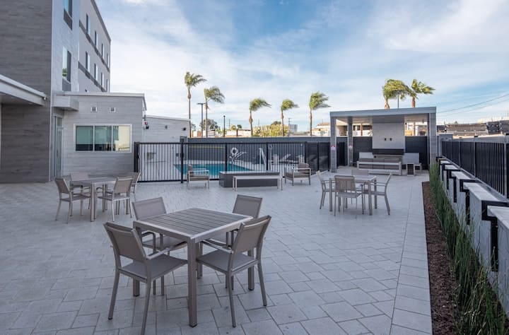 Cozy 3 Separate Hotelsuites W/ Parking & Breakfast - Bellflower, CA
