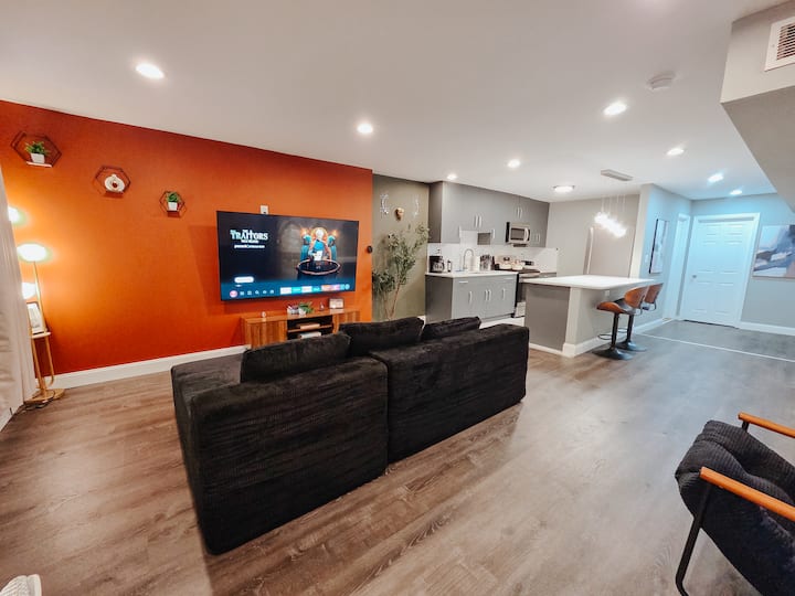 South St | King Bed | Balcony | 75" Tv | W/d - Queen Village - Philadelphia
