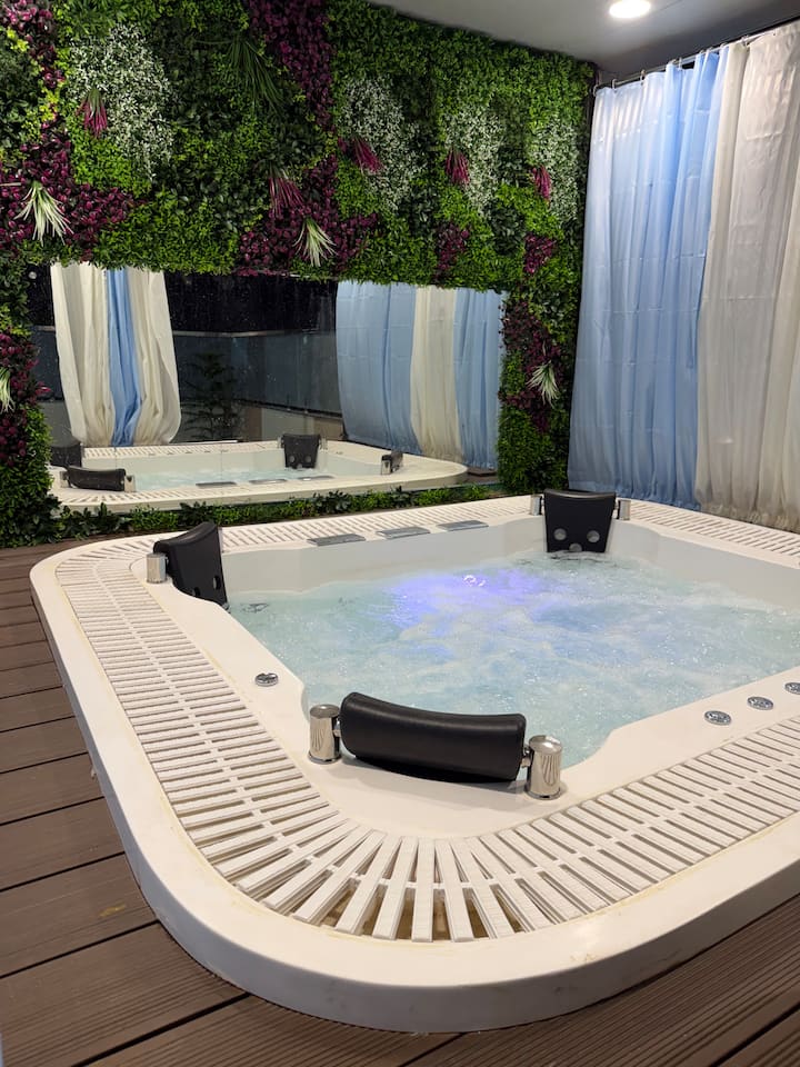 Cloud 9 Luxe| Jacuzzi Penthouse| Raja Park| Jaipur - 인도