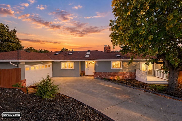 Hillside Family Retreat  3br/2ba  Near The Zoo - Oakland, CA