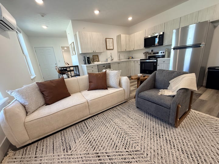 Mill Street Suites | Modern 1 Br | Unit F - 賈斯珀