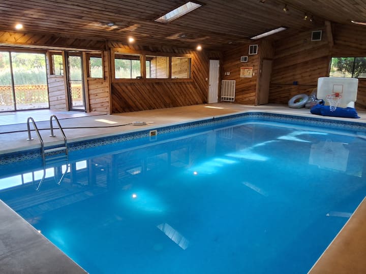 Rustic Woodland Retreat With Indoor Pool - Washingtonville, NY