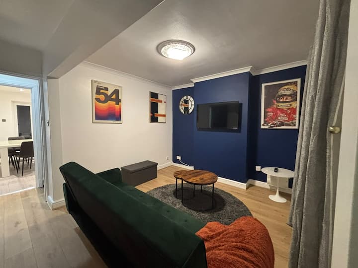 Spacious 4 Bed Home-win For Families & Contractors - Ipswich