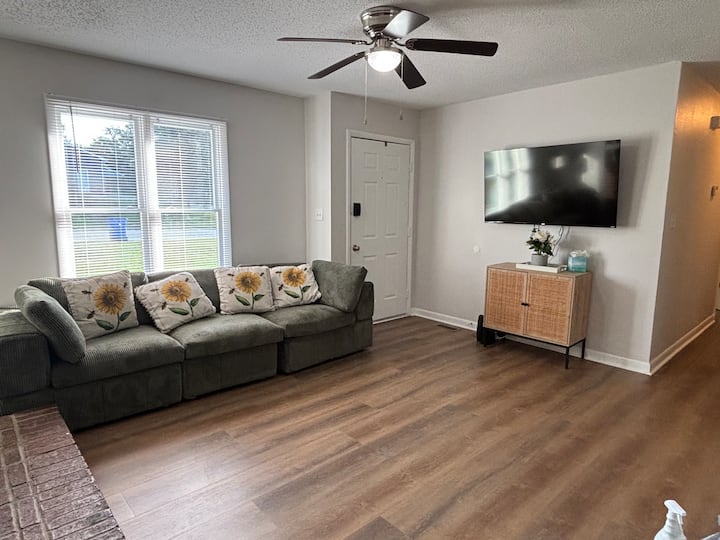 Modern Fayetteville Retreat | Near Fort Liberty - 페이엣빌