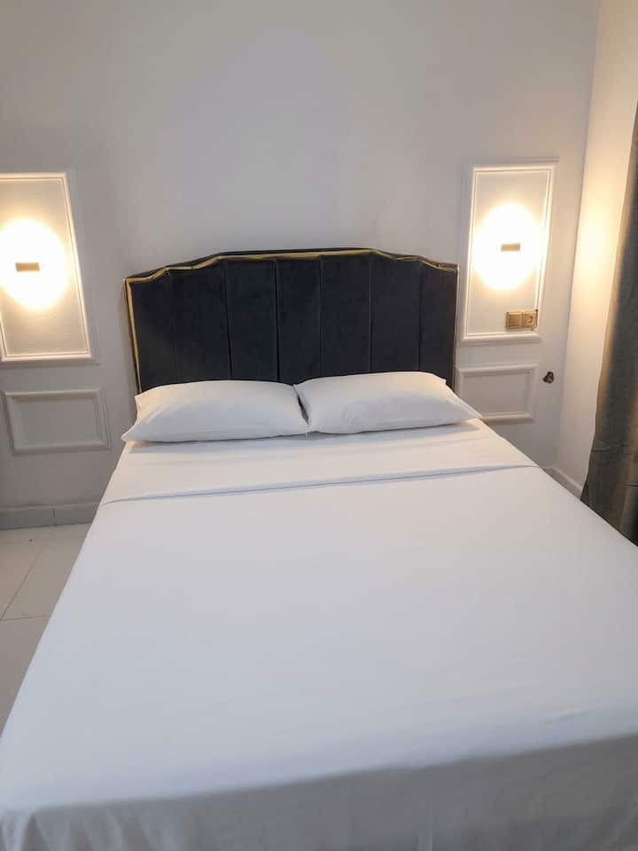 Maison 2 Ch  Solaire 24/7, Clim & Wi-fi à Bandal - Kinshasa