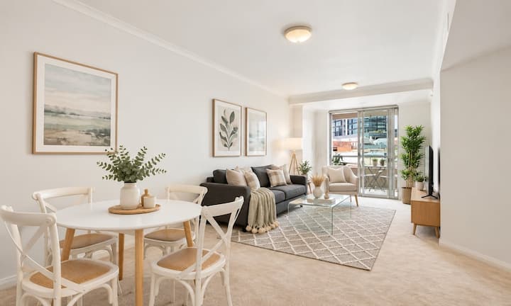 Chatswood Convenience | Steps To Train & Metro - Sydney