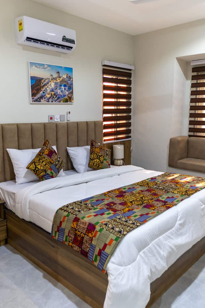 Ell Apartment · En-suite Room + Rooftop, N. Legon - Ghana