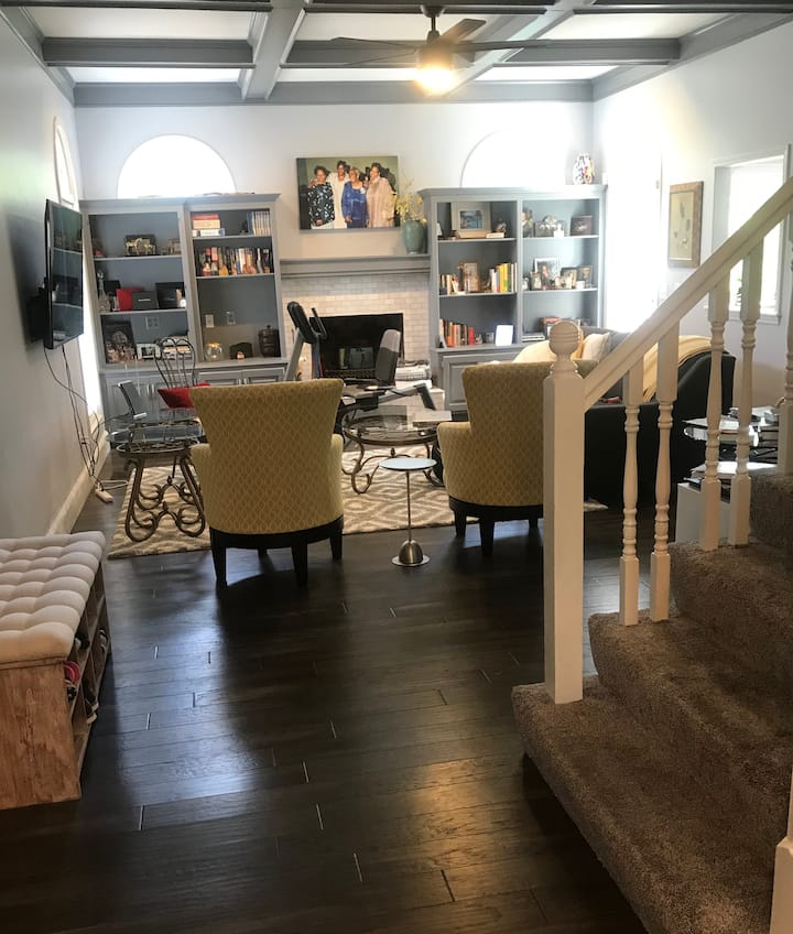 Richards Drive Main Level - Shawnee, KS