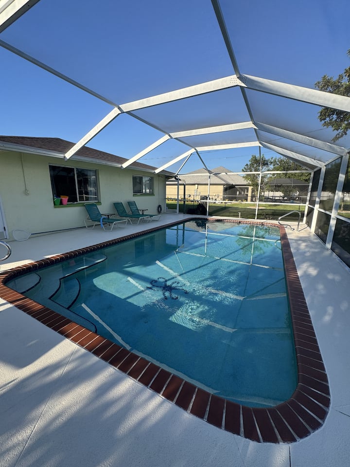 Pina Cabana Family Pool Home Getaway - Cape Coral, FL