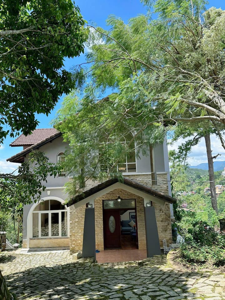 Villa Sân Vườn 5pn - View đồI Thông, Trung Tâm - Đà Lạt