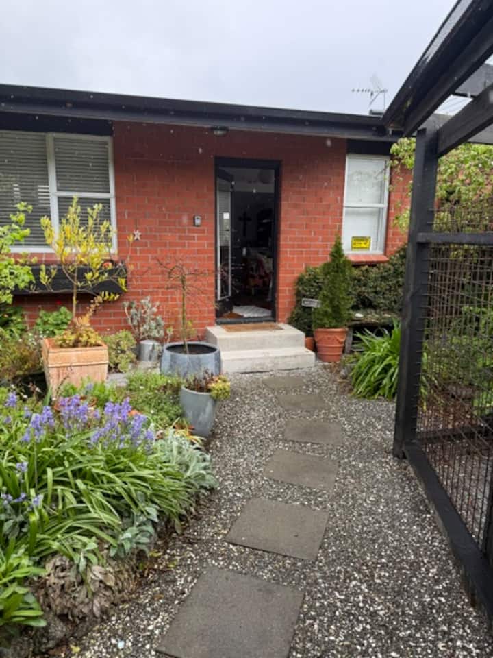 Your Peaceful Retreat In A Central Location - New Zealand