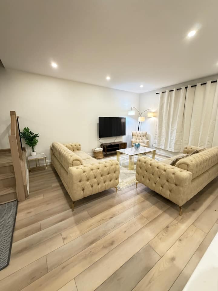 Sleeps 15 · New 4br Home · 8 Min To Western - London