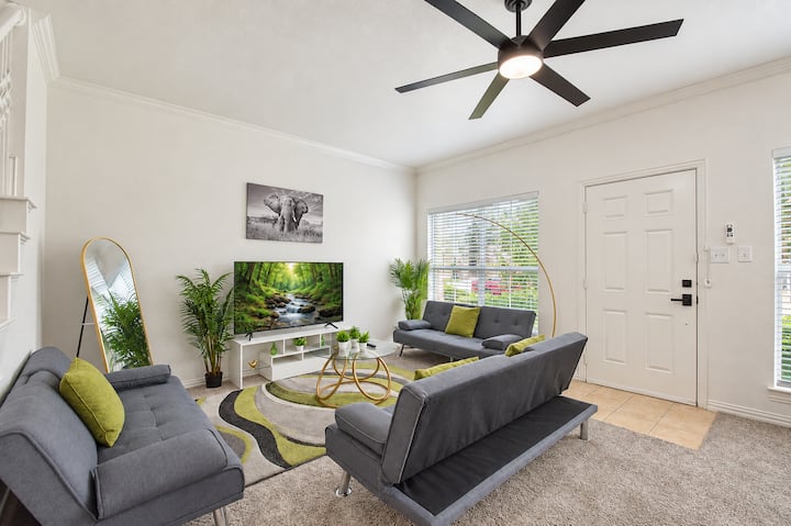 Serene 4br | Free Parking | Workspace - Grand Prairie, TX