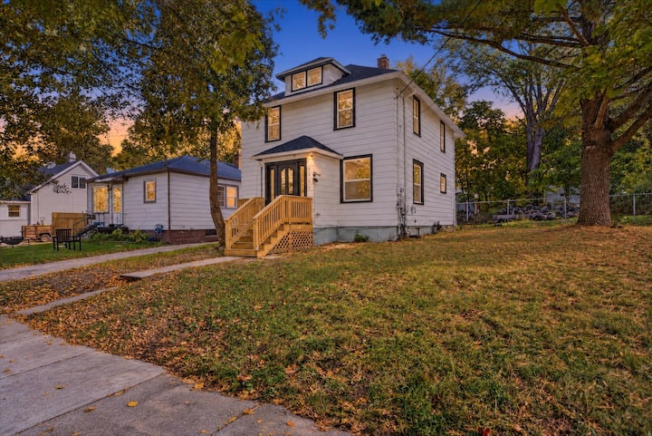 Comfort Calling | Renovated 4br+ 2 Bath Near Msu - 랜싱